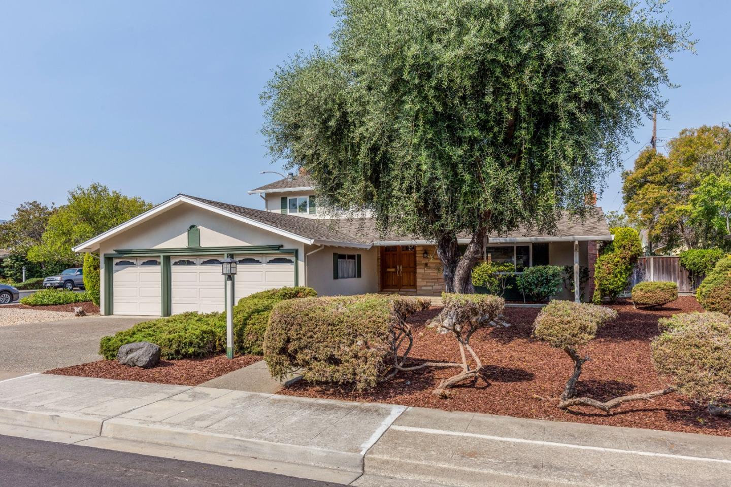 2724 Fairbrook Dr, Mountain View, CA 94040 - 5 Beds | 3 Baths (Sold ...